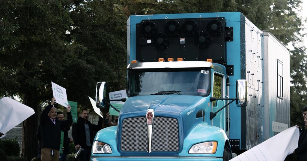 Cummins Accelera fuel cell powered truck breaks Guiness World record ...
