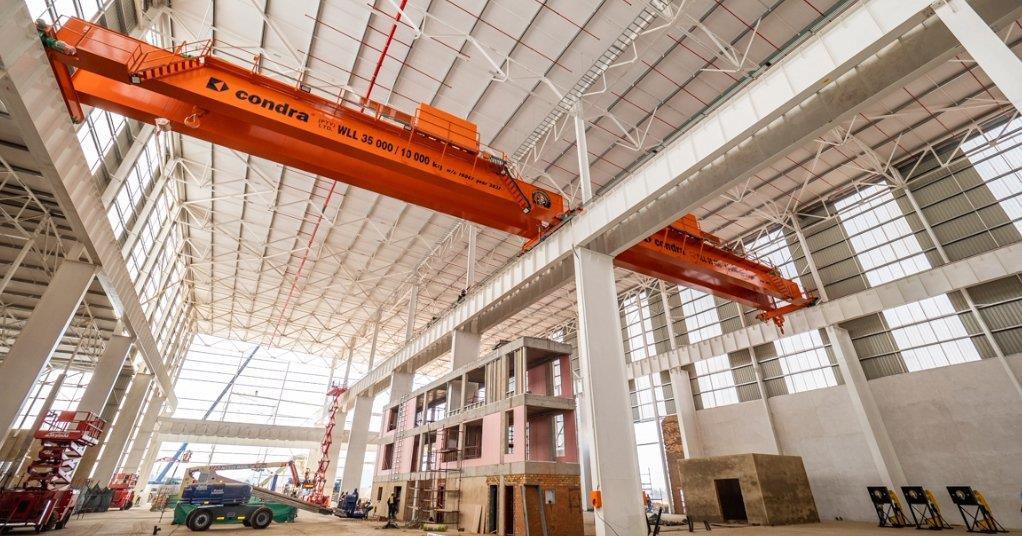 Robertson & Caine crane sets new record for Cape Town company | News ...