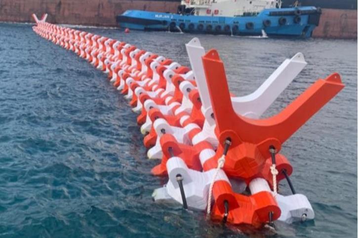 Modular floating barriers for harbour protection | Marinas ...