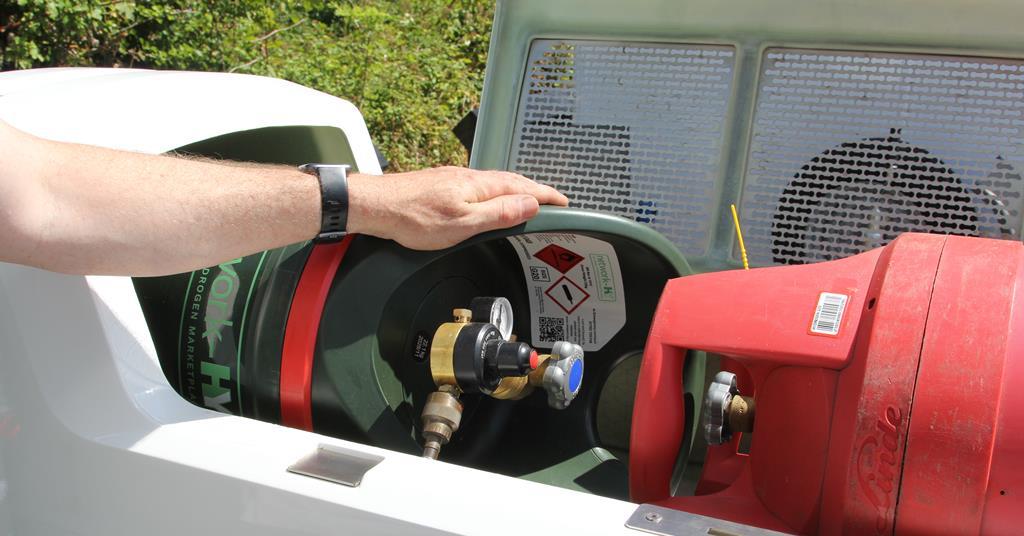 New cabin-top hydrogen fuel cell aids inland cruising | Hydrogen ...