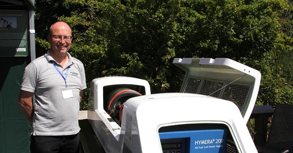 New cabin-top hydrogen fuel cell aids inland cruising | Hydrogen ...