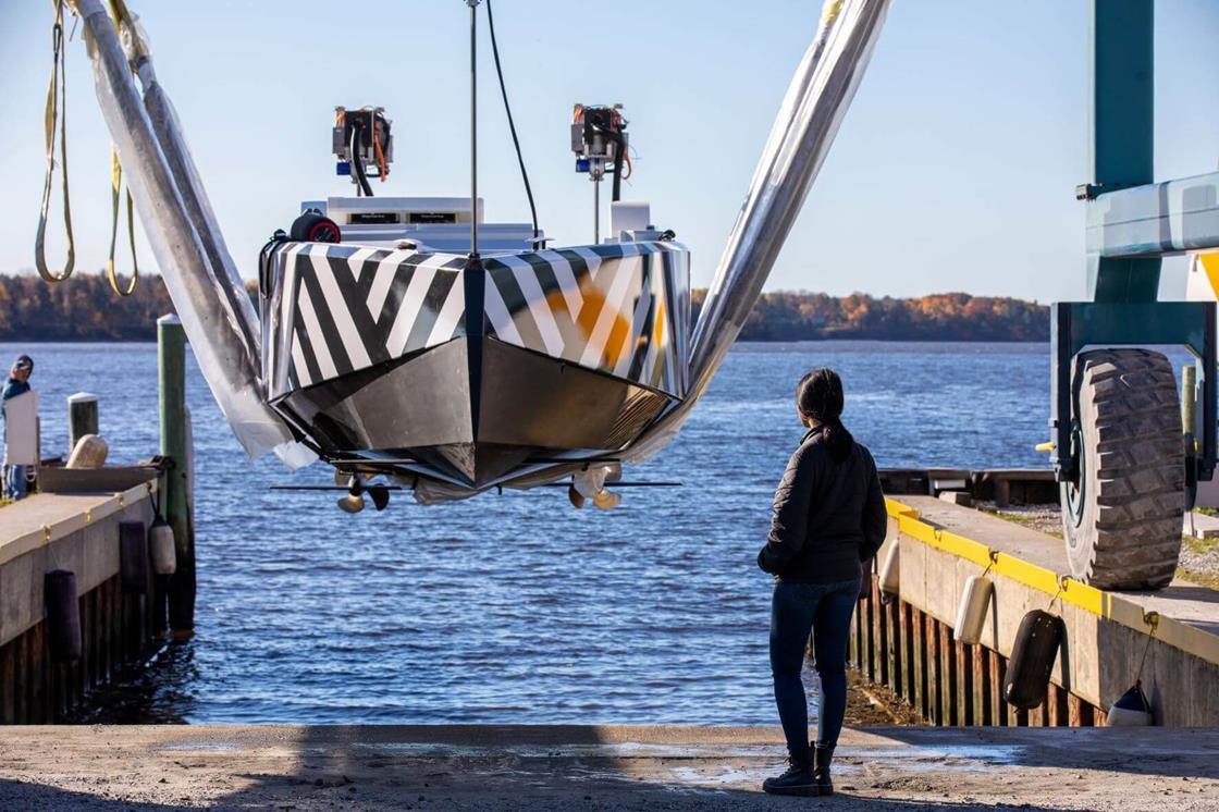 Navier shows off flying electric boat | News | International Boat Industry
